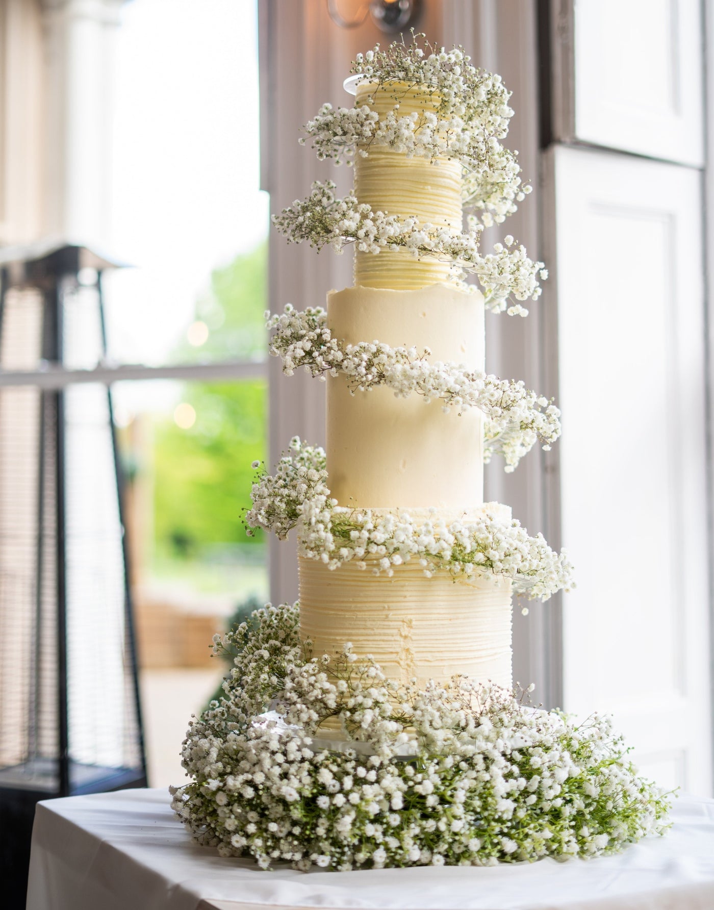 Cake Spiral™ — Acrylic Wrap for Tiered Cakes | Prop Options