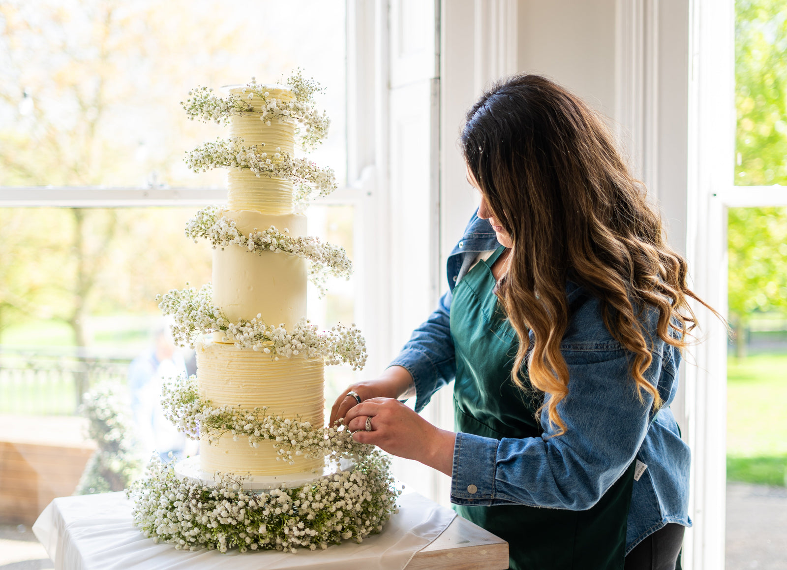 Cake Spiral™ — Acrylic Wrap for Tiered Cakes | Prop Options