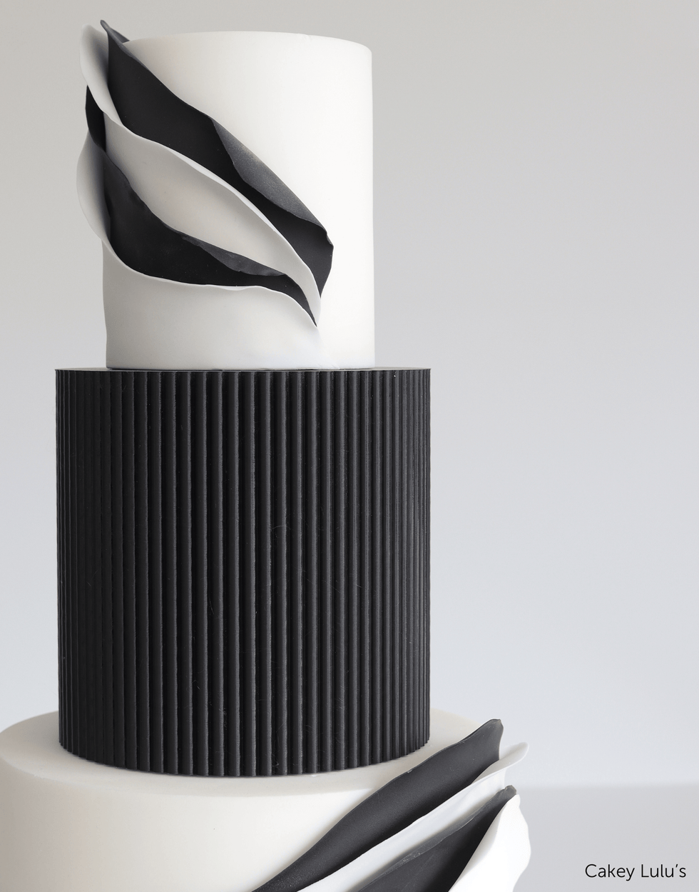 Round Reeded Cake Separator - Prop Options