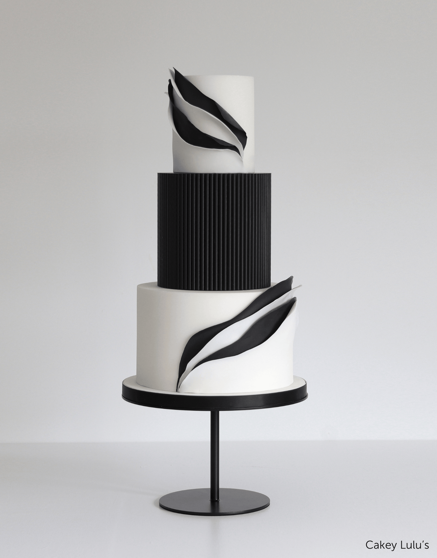 Round Reeded Cake Separator - Prop Options