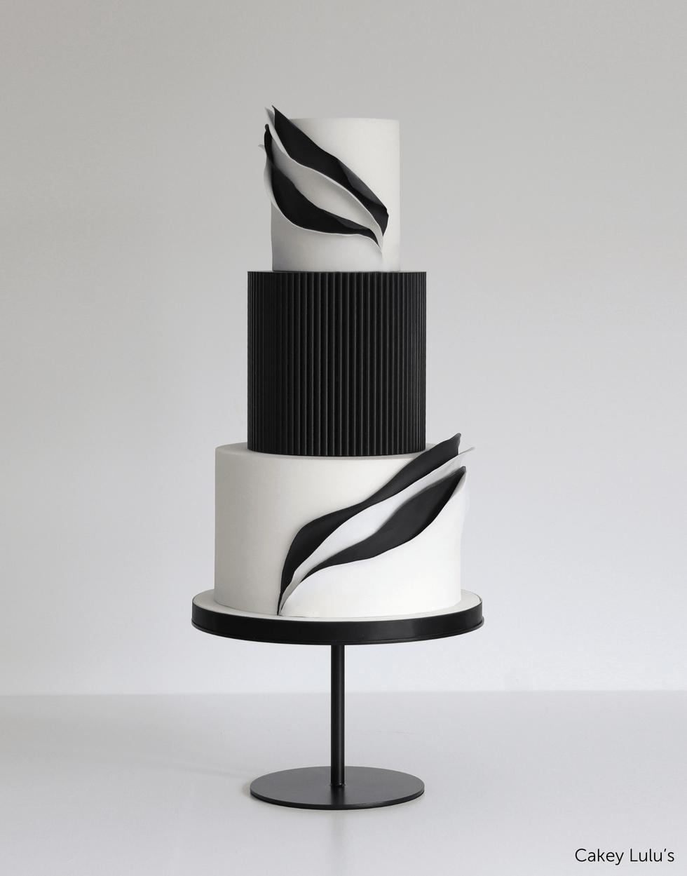 Round Reeded Cake Separator - Prop Options